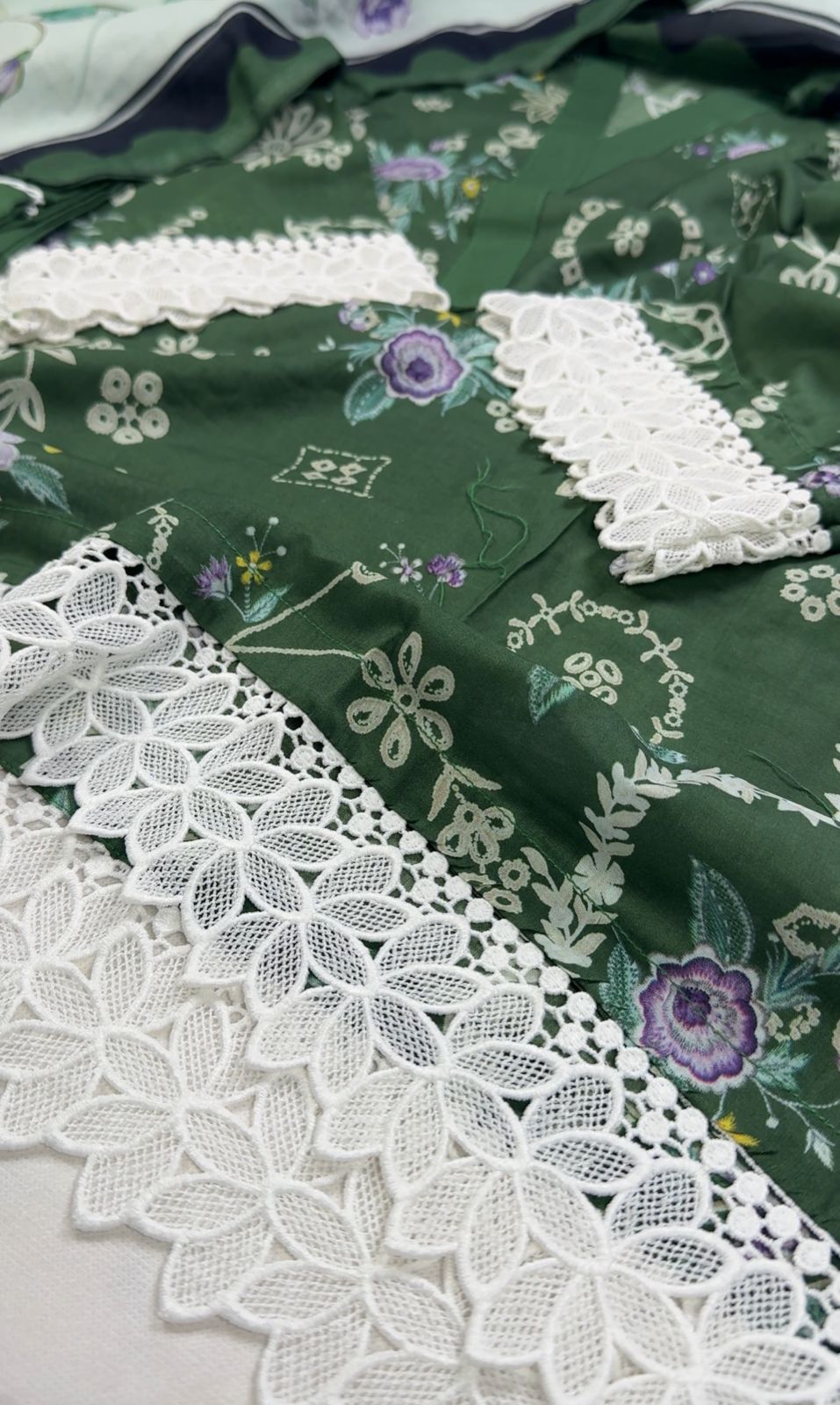 COCO STITCH LAWN 3PC – SARAZ