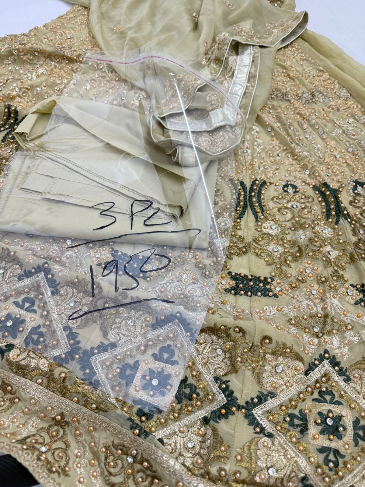 FANCY LUXURY SALE – SARAZ